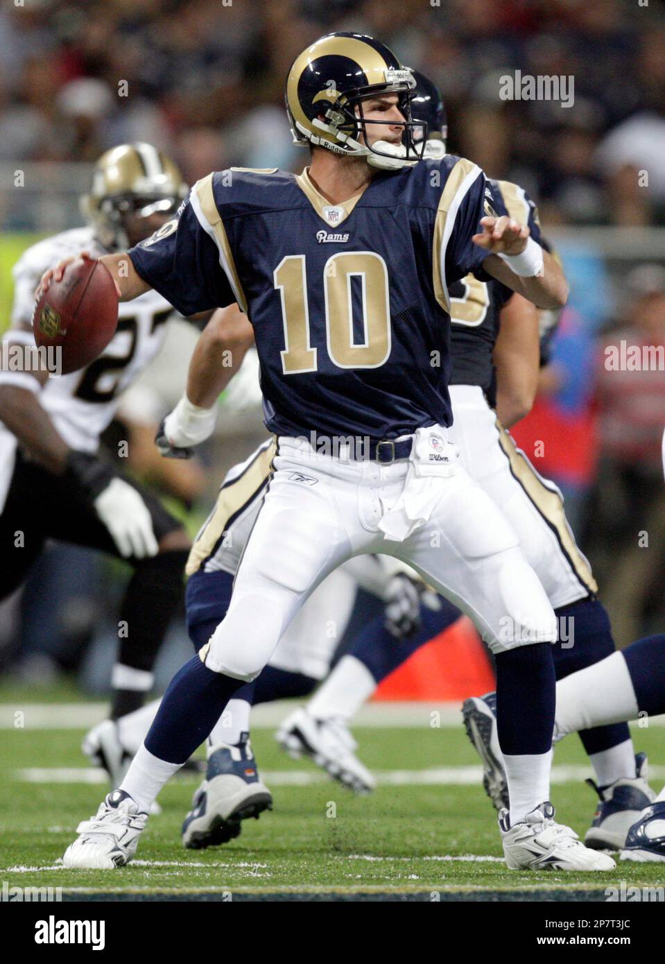St. Louis Rams quarterback Marc Bulger throws during the first quarter ...