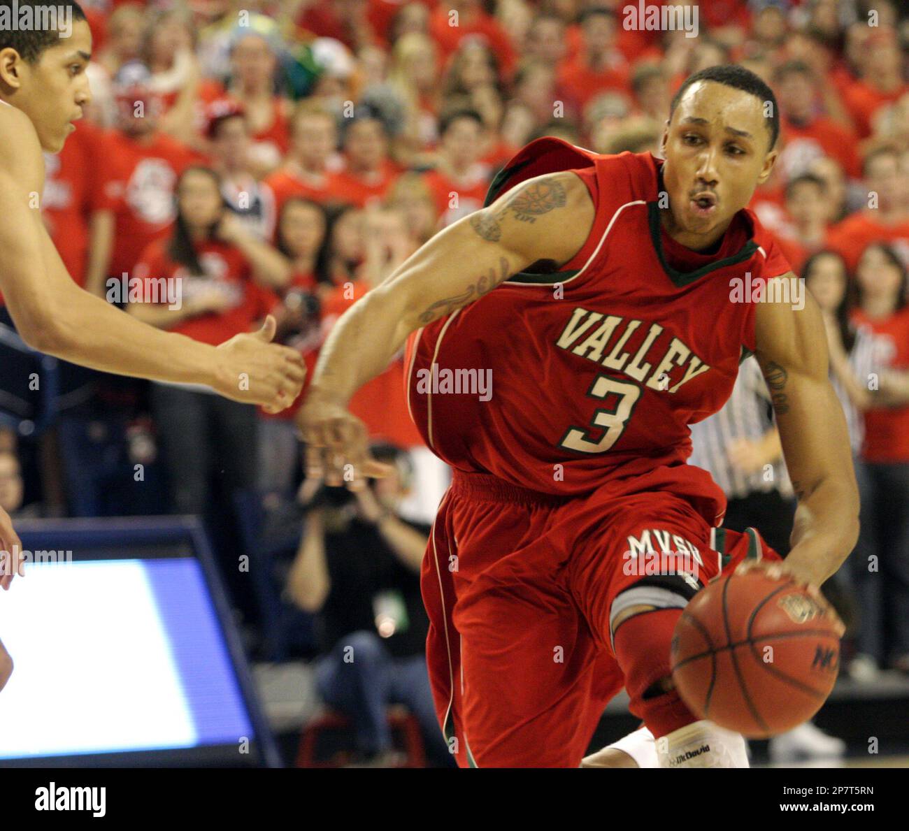 Mississippi Valley's Tashan Newsome drives against Gonzaga's G.J ...