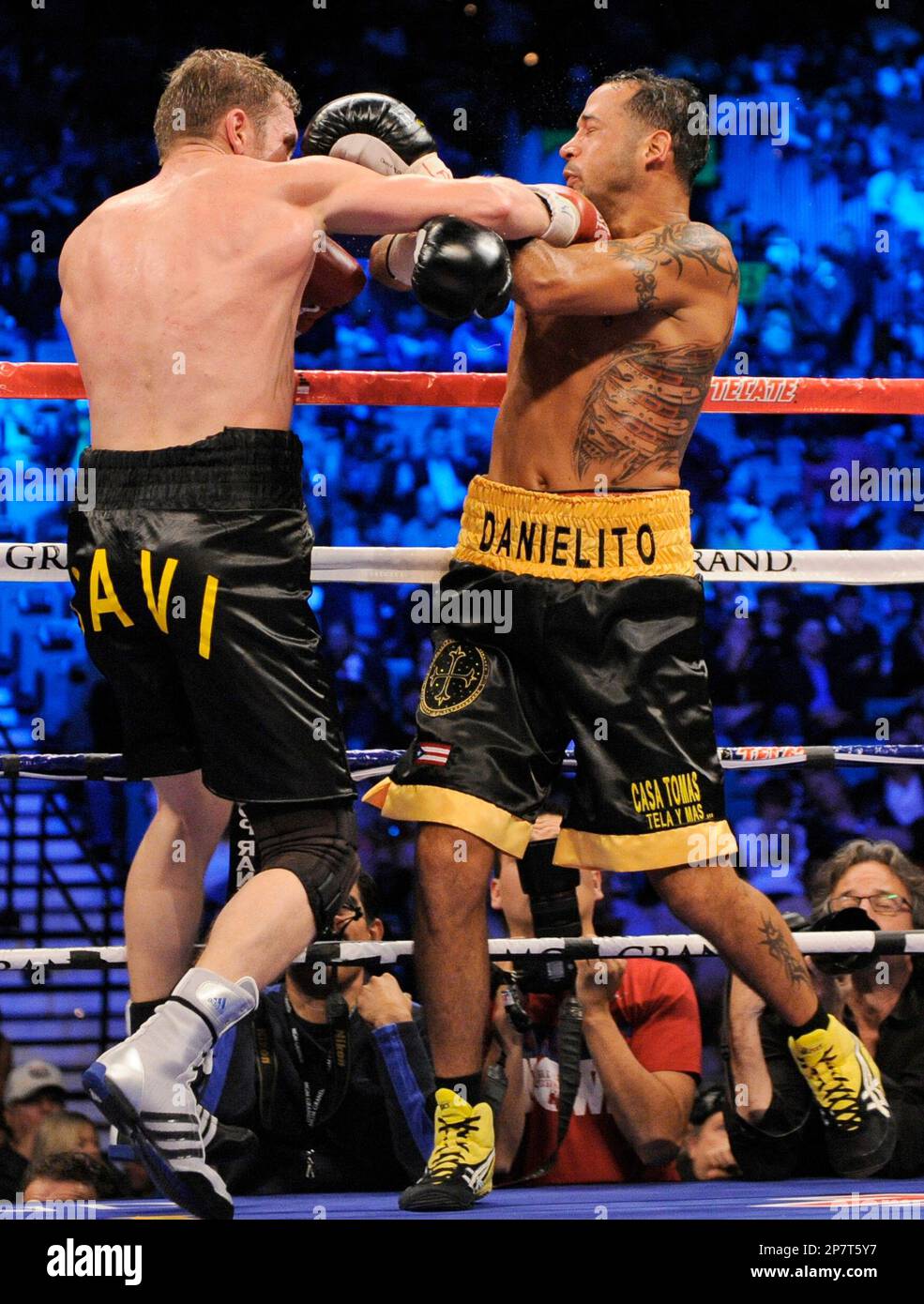 Daniel Santos, from Puerto Rico, left, and Yuri Foreman, from Brooklyn ...