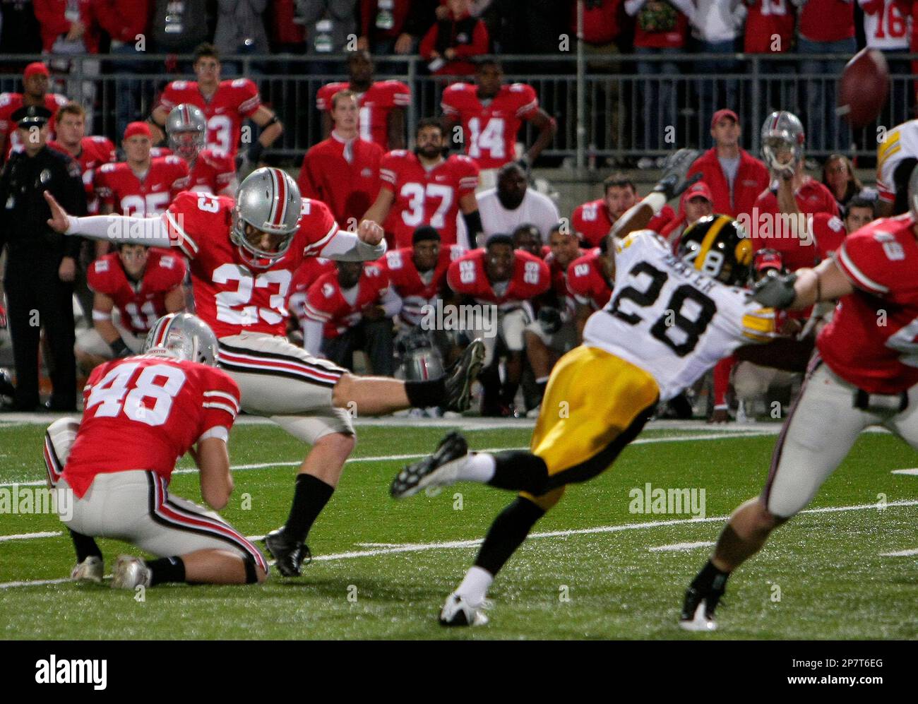 Ohio State kicker Devin Barclay (23) boots a field goal in overtime to ...