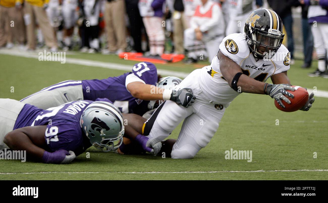 Missouri running back Derrick Washington, right, dives into the end ...