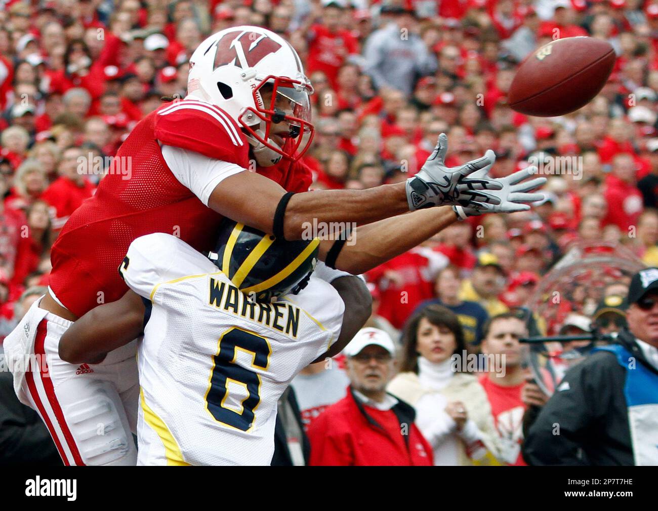 Wisconsin wide receiver Nick Toon catches a touchdown pass over ...