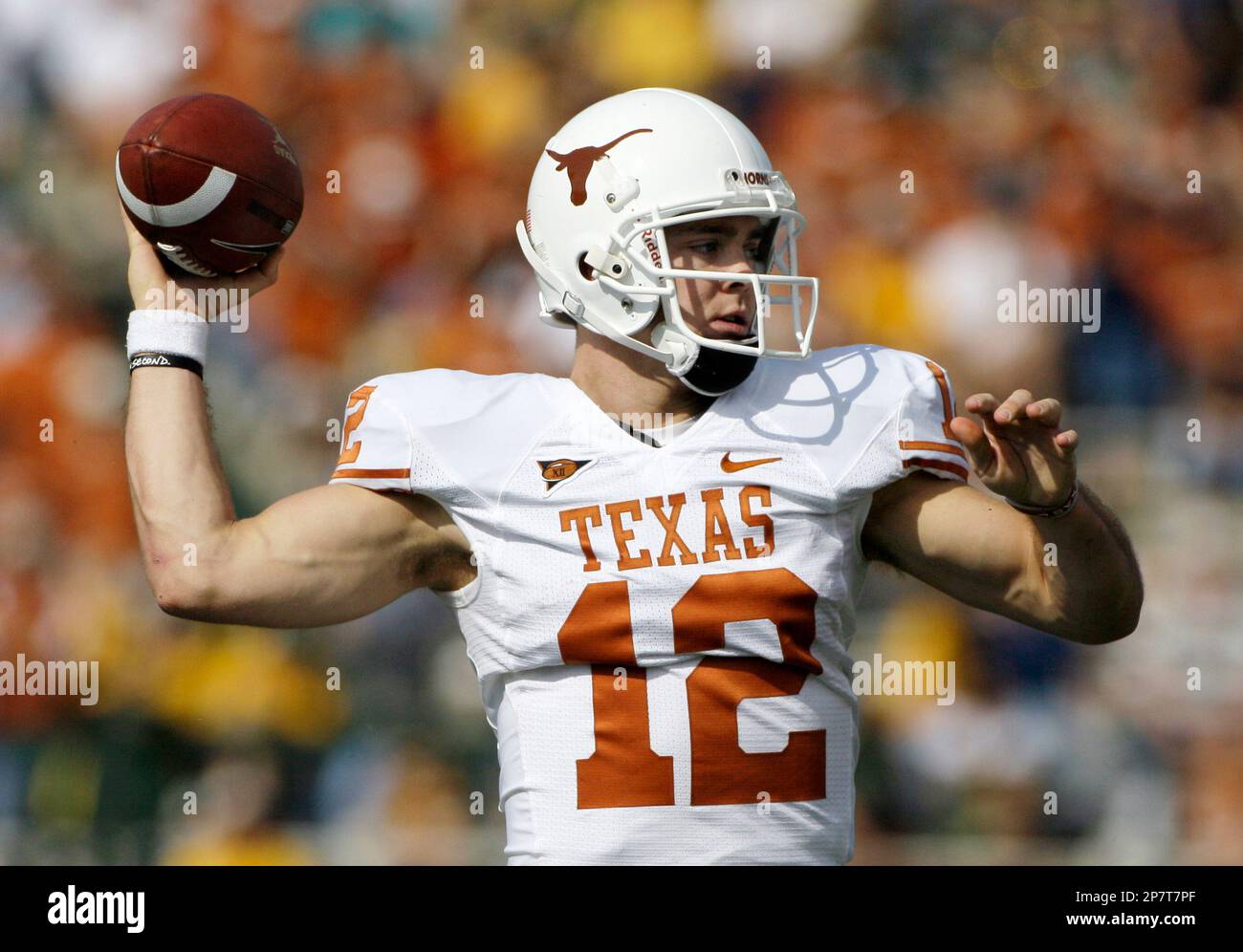 Texas quarterback Colt McCoy (12) passes during an NCAA college ...
