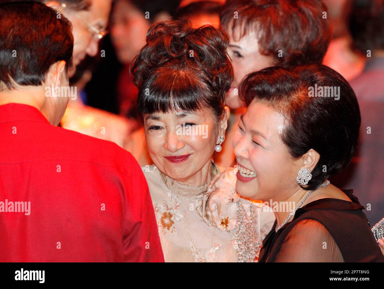 Miyuki Hatoyama centre, wife of Japanese Prime Minister Yukio Hatoyama ...