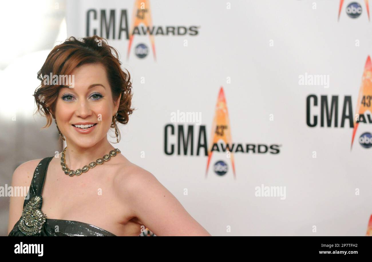 Singer Kellie Pickler attends the 43rd Annual Country Music Awards in ...