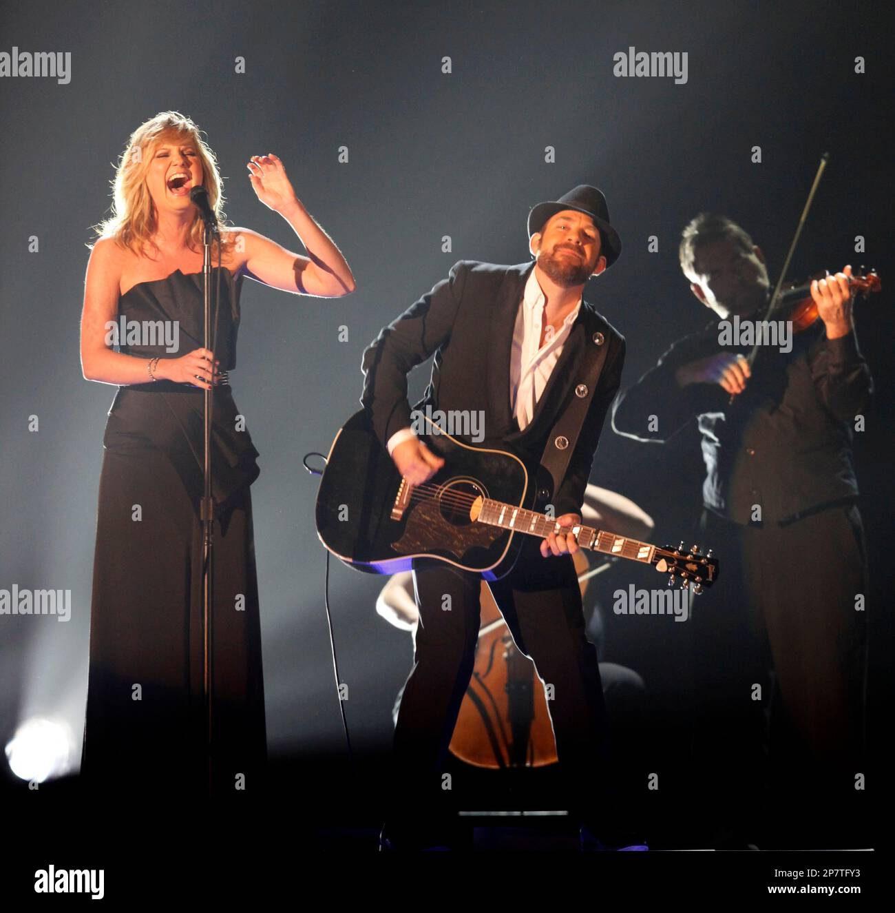 Jennifer Nettles and Kristian Bush of Sugarland perform during the 43rd ...
