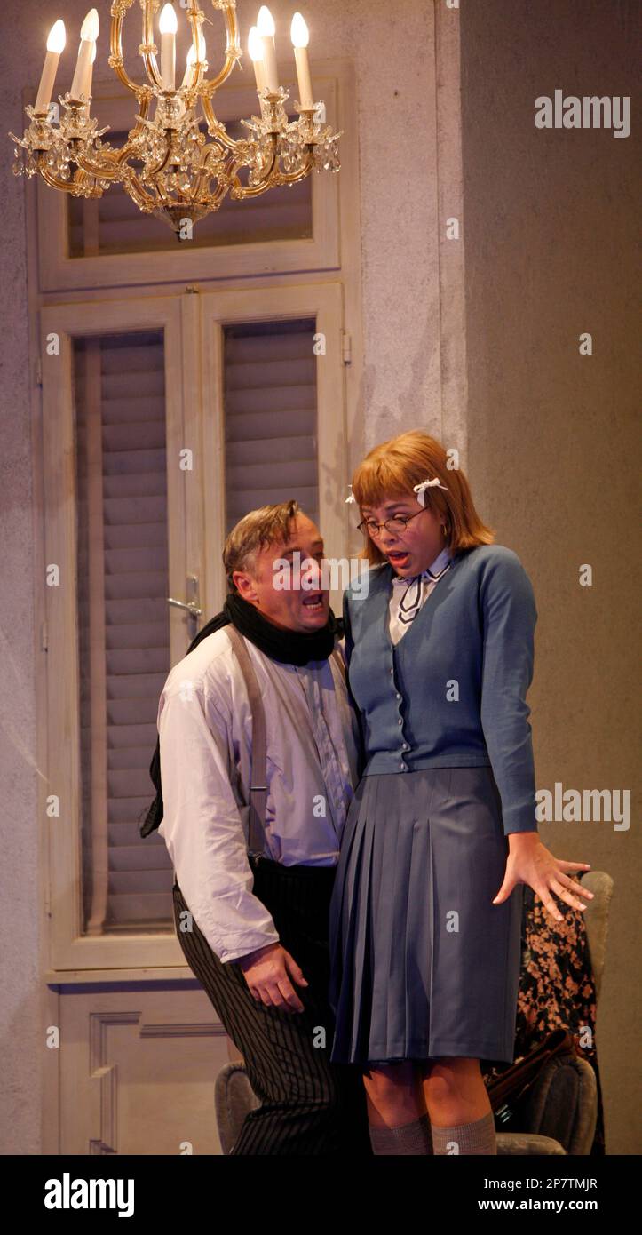 Andreas Vitasek in der Rolle des Schauspielers Arthur und Franziska ...
