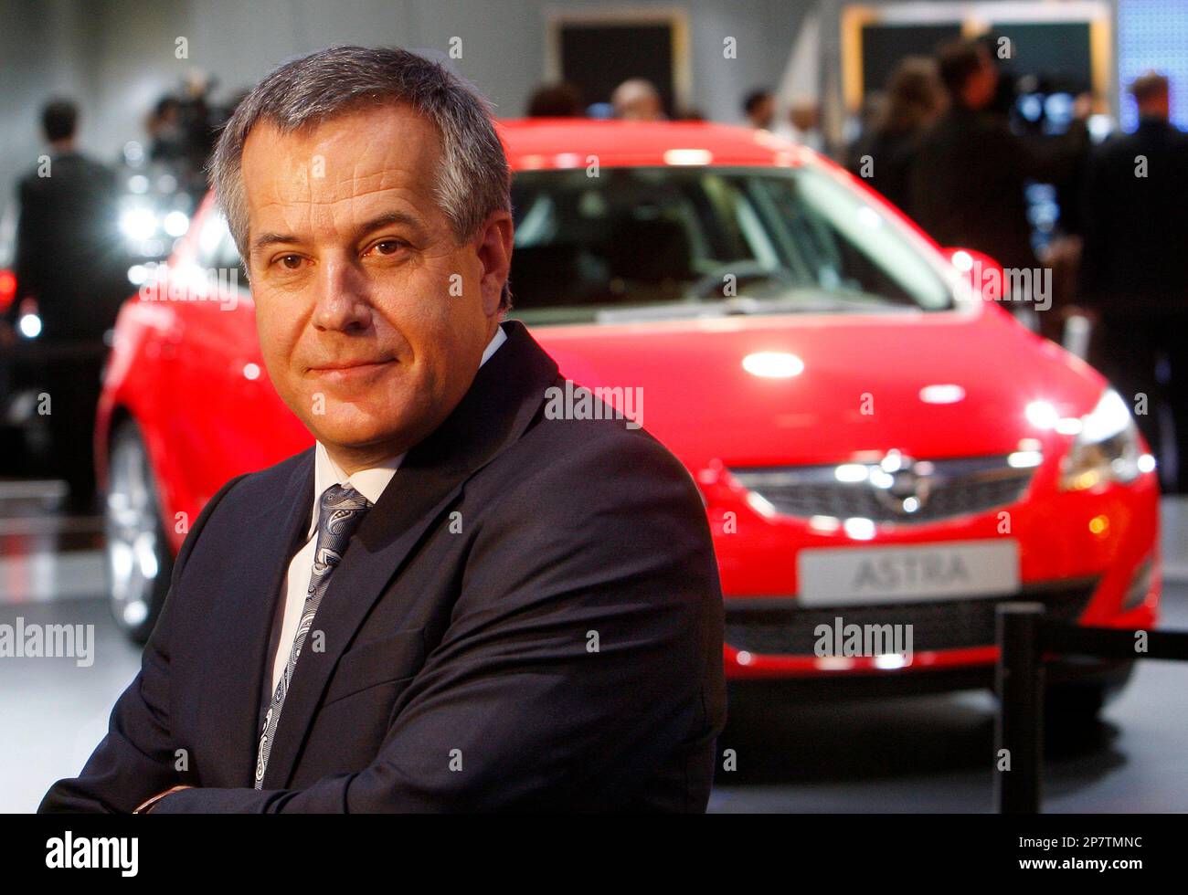 ARCHIV - Magna Chef Siegfried Wolf posiert am 15. September 2009 auf ...