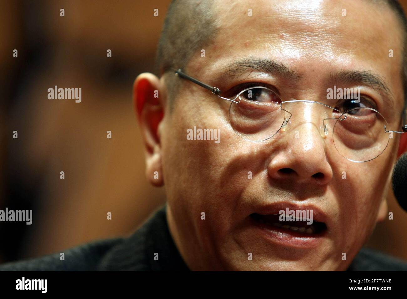 Chinese painter Chen Danqing delivers a speech at the Shenzhen Library ...