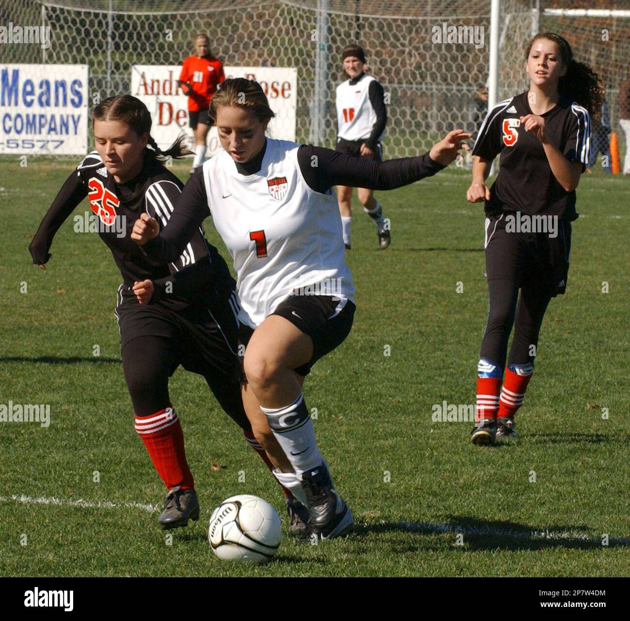 Pikeview's Jessica Davis (25) battles Weir's Jessica Collins (1) for ...