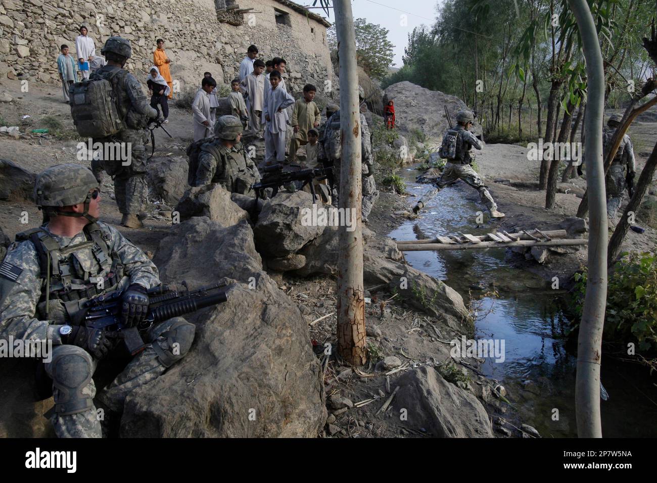 U.S. soldiers from the 2nd Battalion, 12th Infantry Regiment, 4th ...