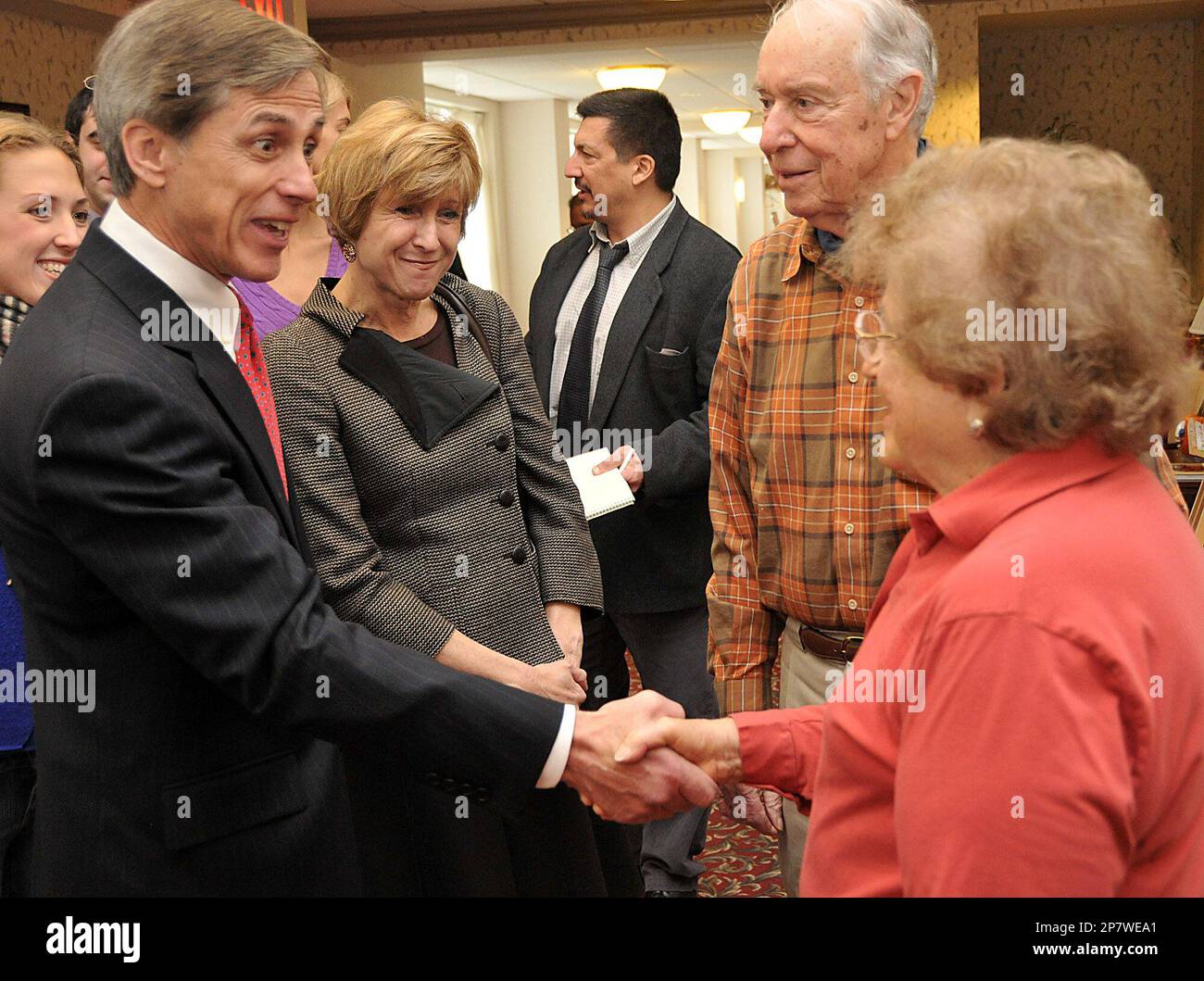 Chris Daggett, independent candidate for New Jersey governor, left ...