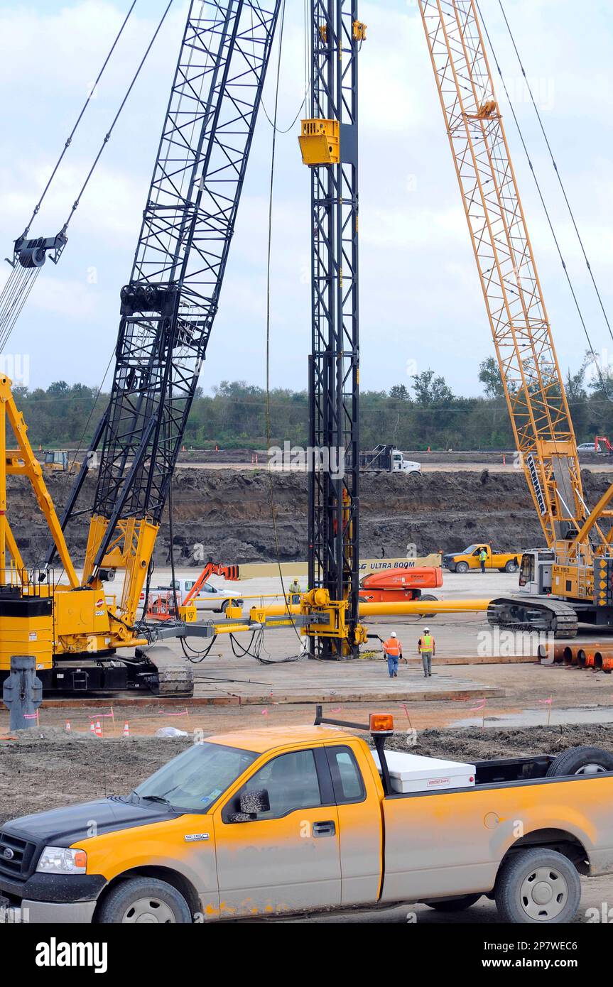 The Army Corps of Engineers begins a $1 billion project, the West ...