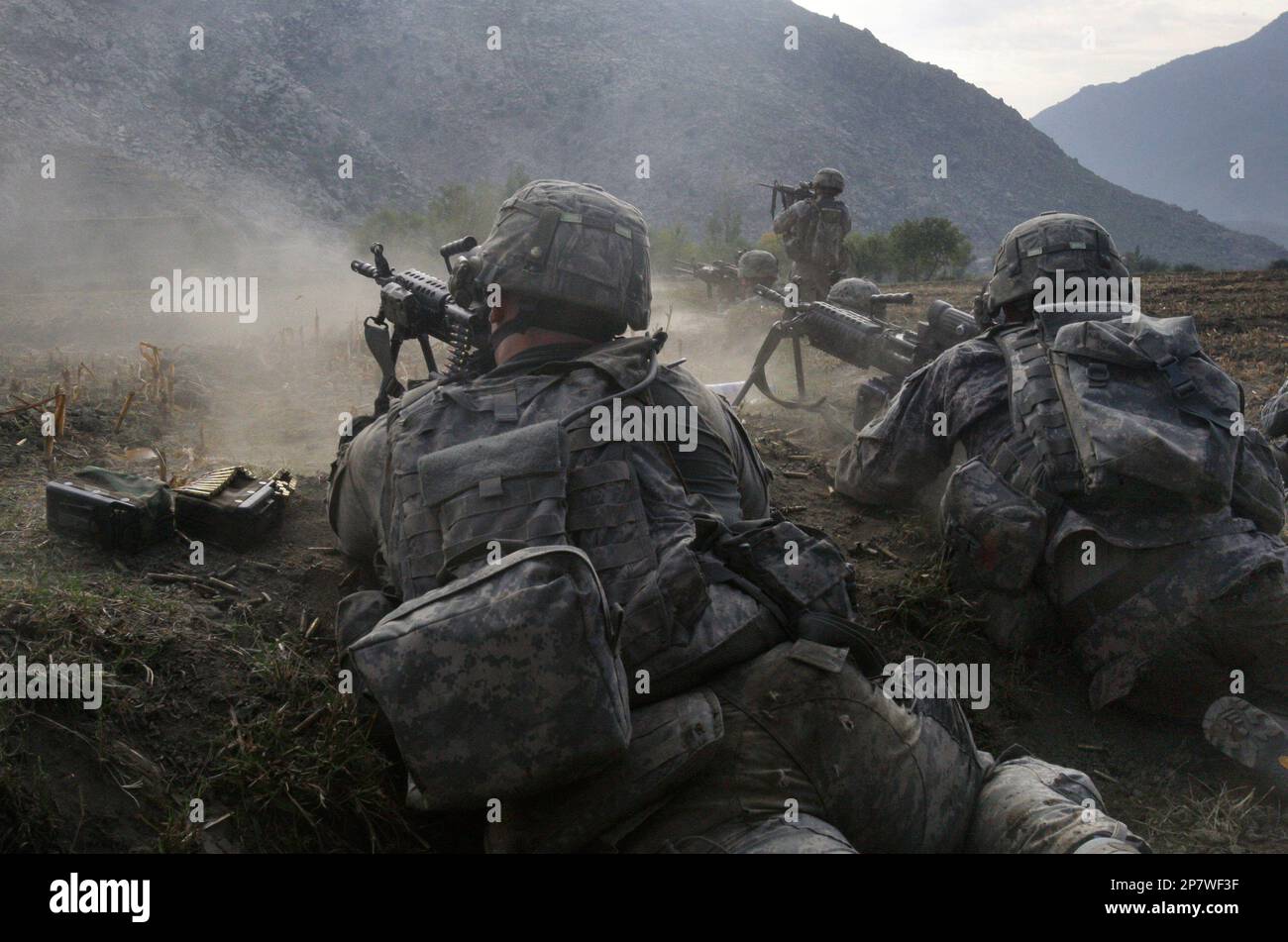 U.S soldiers from the 2nd Battalion, 12th Infantry Regiment, 4th ...