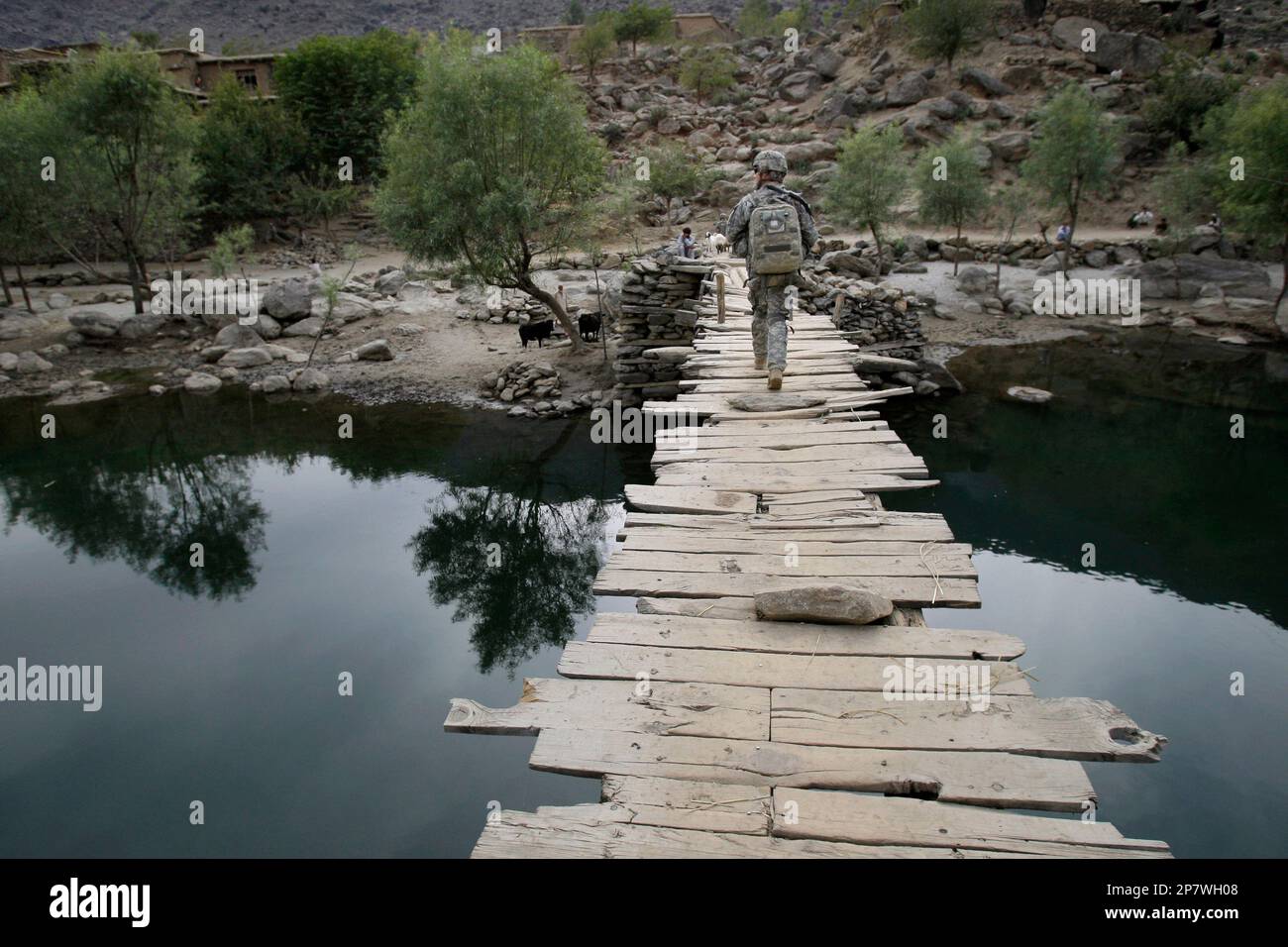 U.S. soldiers from the 2nd Battalion, 12th Infantry Regiment, 4th ...