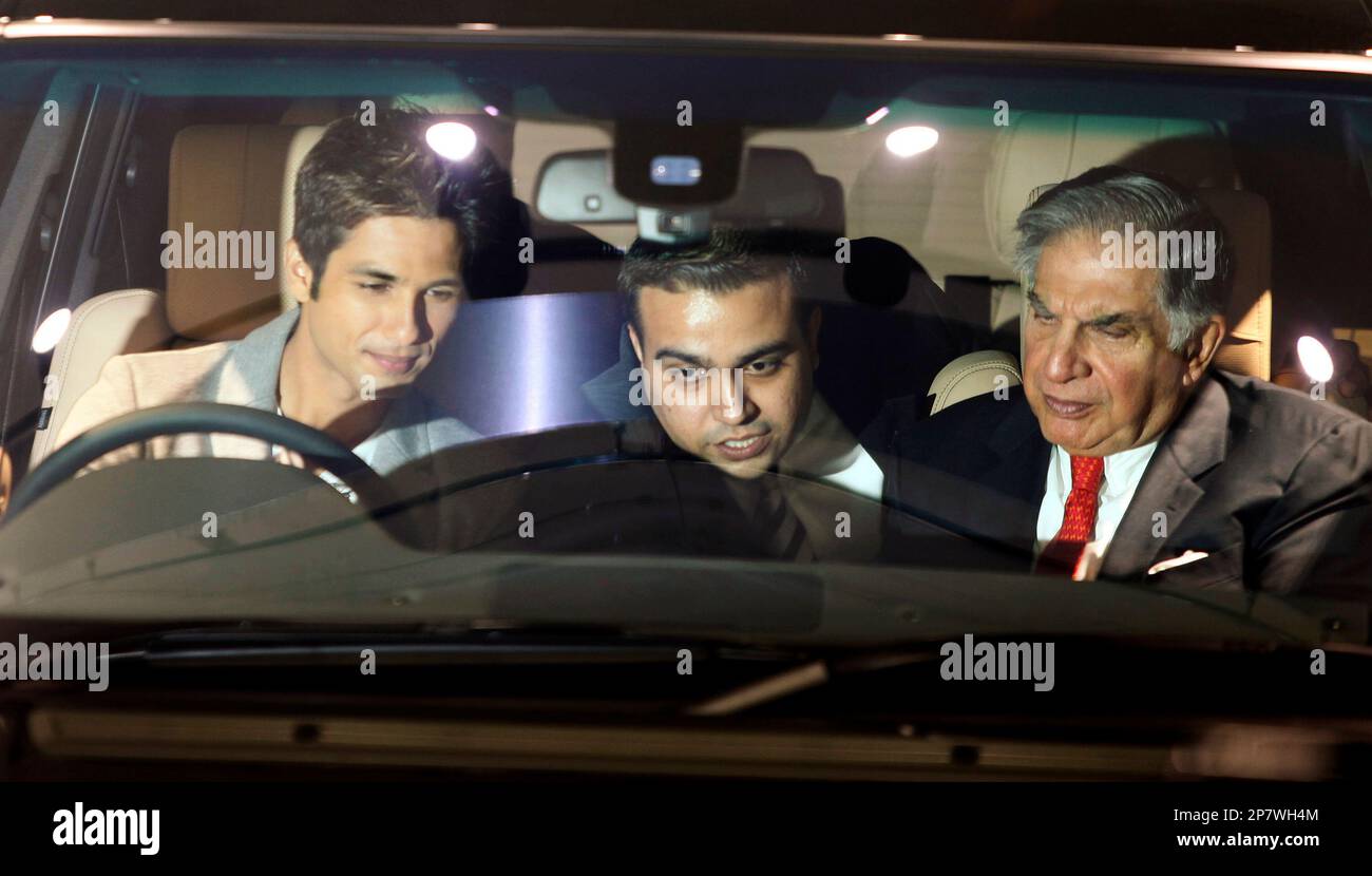 Bollywood actor Shahid Kapoor, left, and Tata Motors Chairman Ratan ...