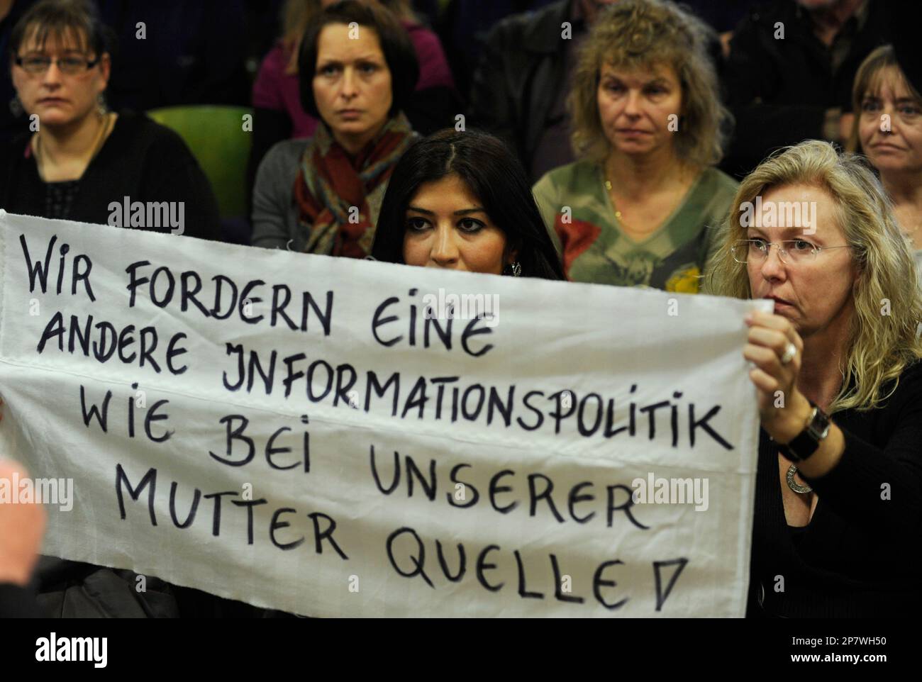 Angestellte der Firma Profectis, des technischen Kundendienstes des ...