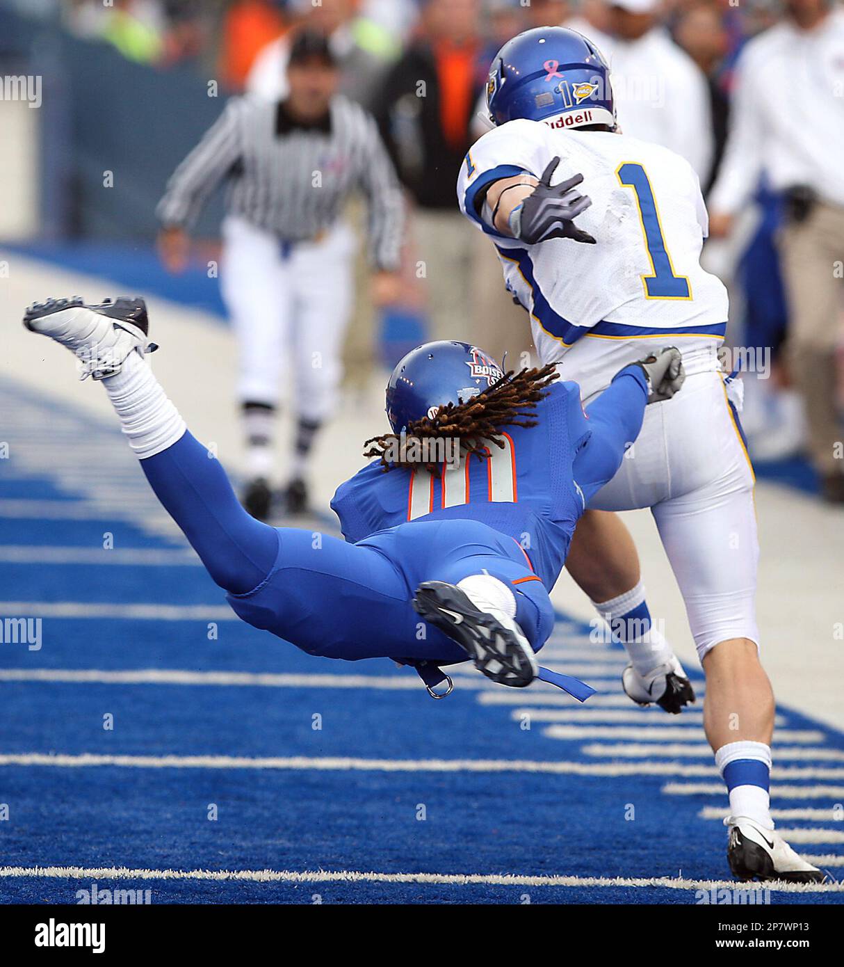 Boise State's Jerrell Gavins (10) grabs at the jersey of San Jose State ...