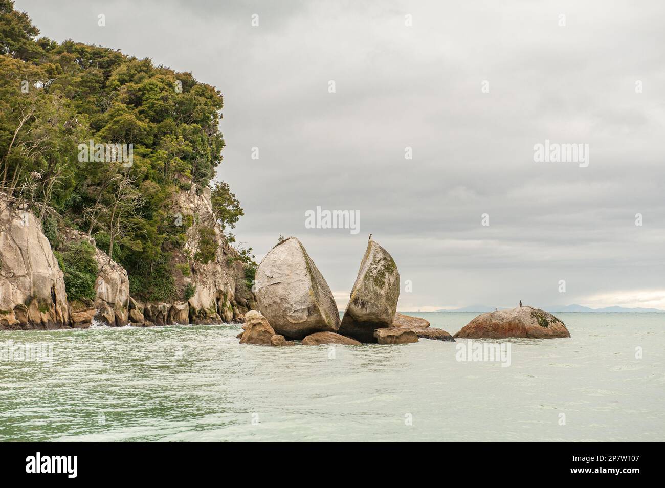 Split rock new zealand hi-res stock photography and images - Alamy