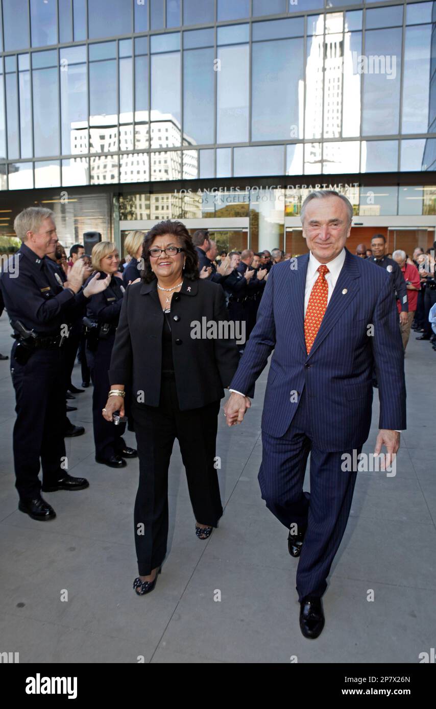 Outgoing Los Angeles Police Chief William Bratton, with his executive ...