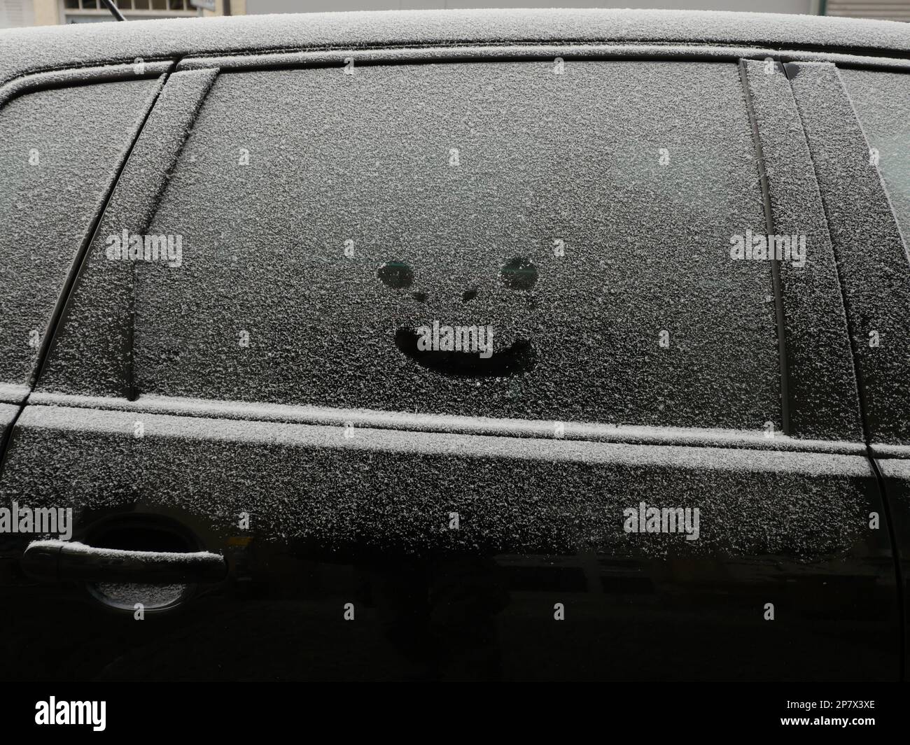 Smiley face on car window hi-res stock photography and images - Alamy