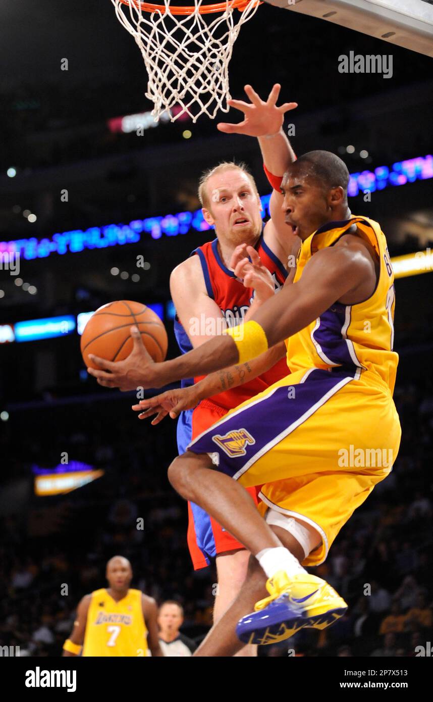 Los Angeles Lakers guard Kobe Bryant passes around Los Angeles Clippers ...