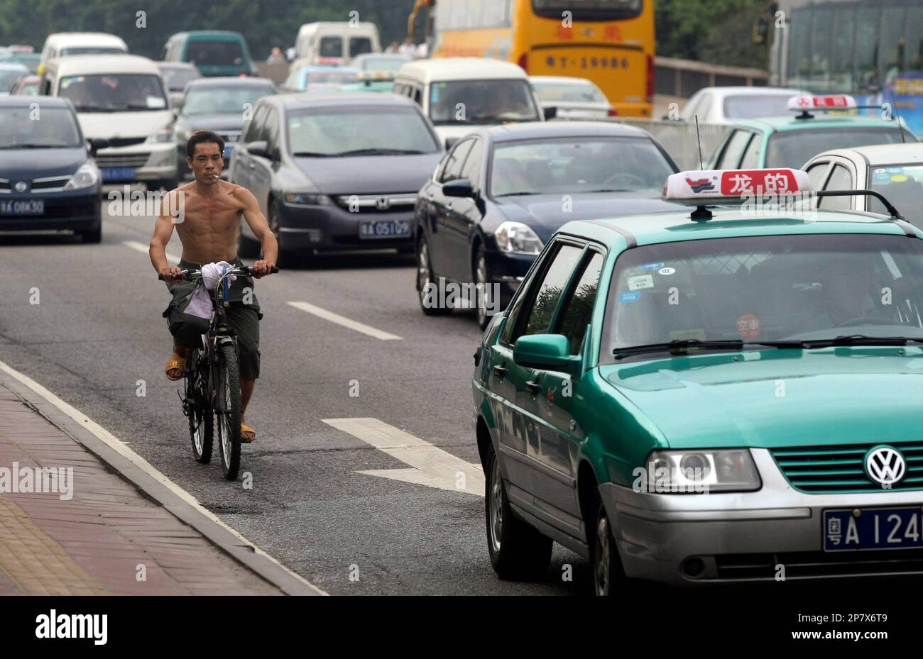 **ADVANCE FOR SUNDAY, NOV. 1** This Oct. 13, 2009 photo shows a man ...