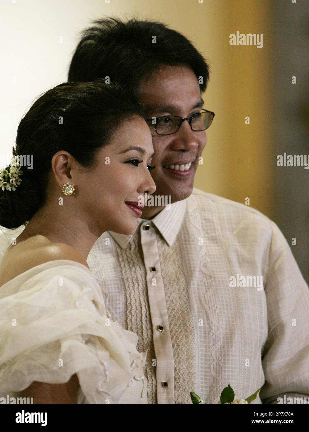 Philippine Senator and now Vice-presidential candidate Manuel "Mar ...