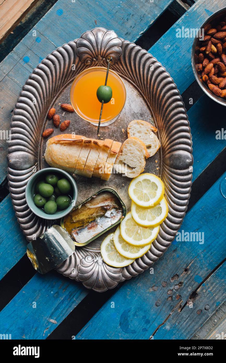 Tinned fruit salad hi-res stock photography and images - Alamy