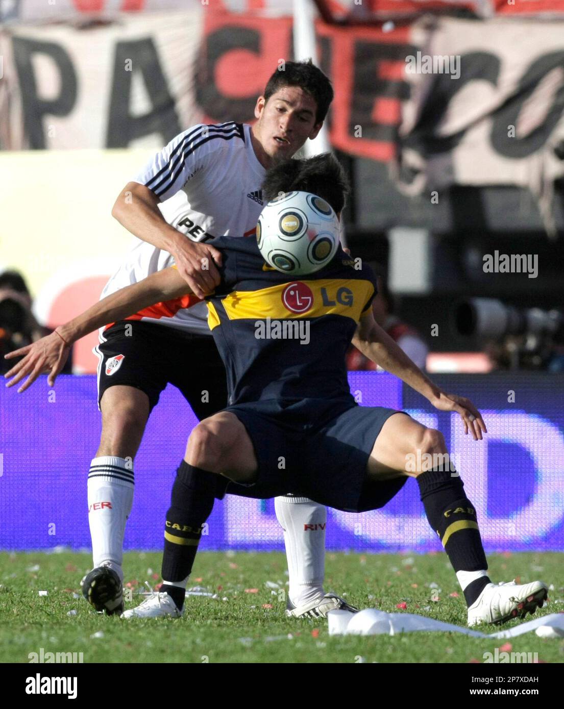 Boca Juniors' Gary Medel, front, fights for the ball with River Plate's ...