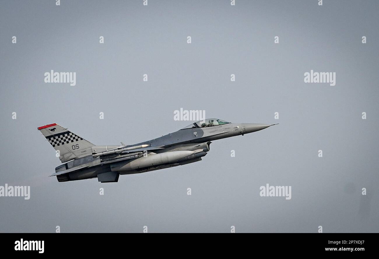 An U.S. Air Force F-16 fighting falcon, assigned to the 36th Fighter ...