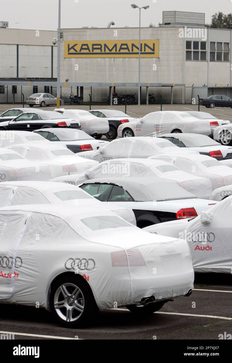 ARCHIV - Neugebaute Audi A4 Cabriolets stehen am 1. Oktober 2007 in ...