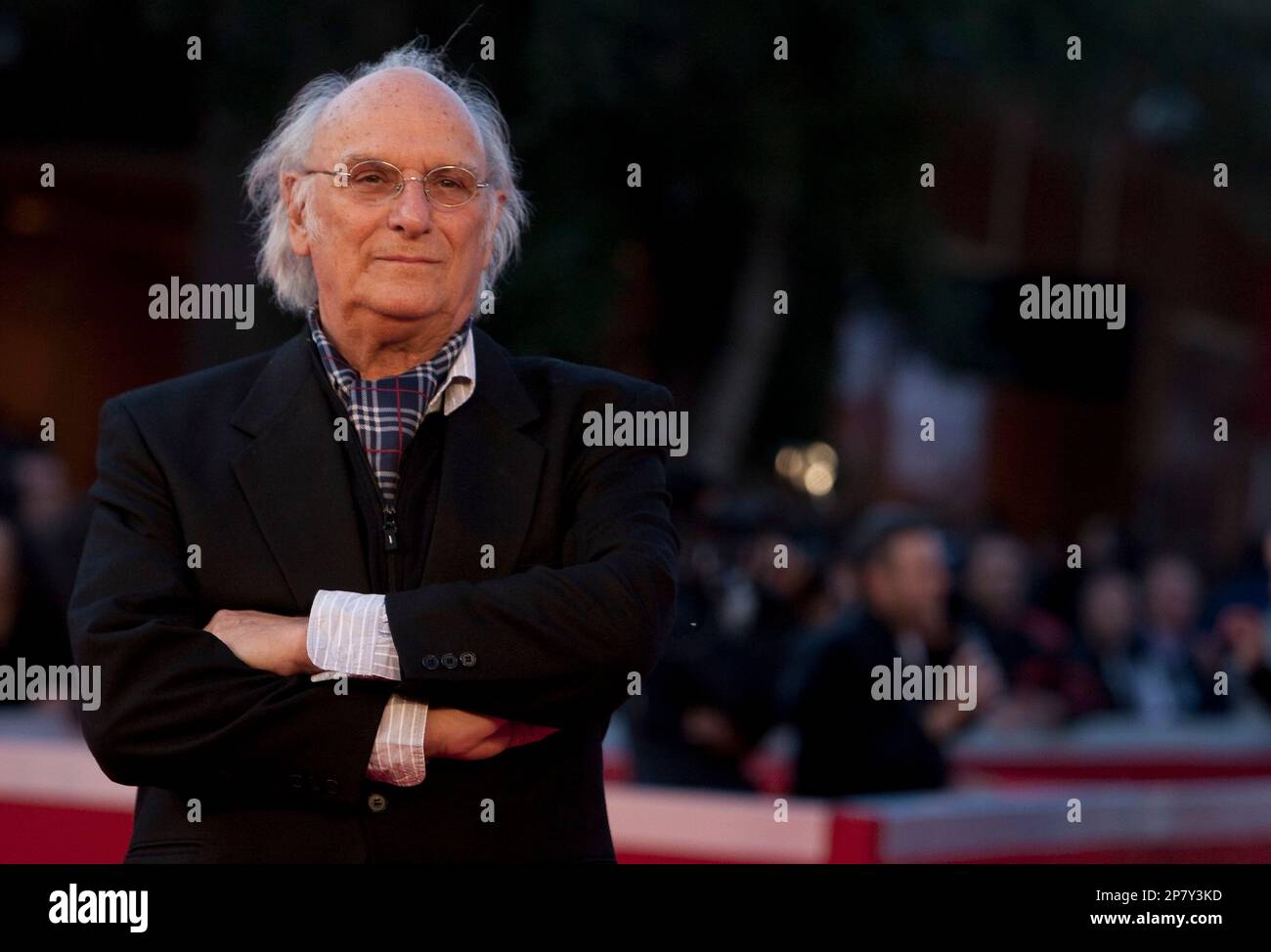 Spanish director Carlos Saura poses on the red carpet of the movie "I ...