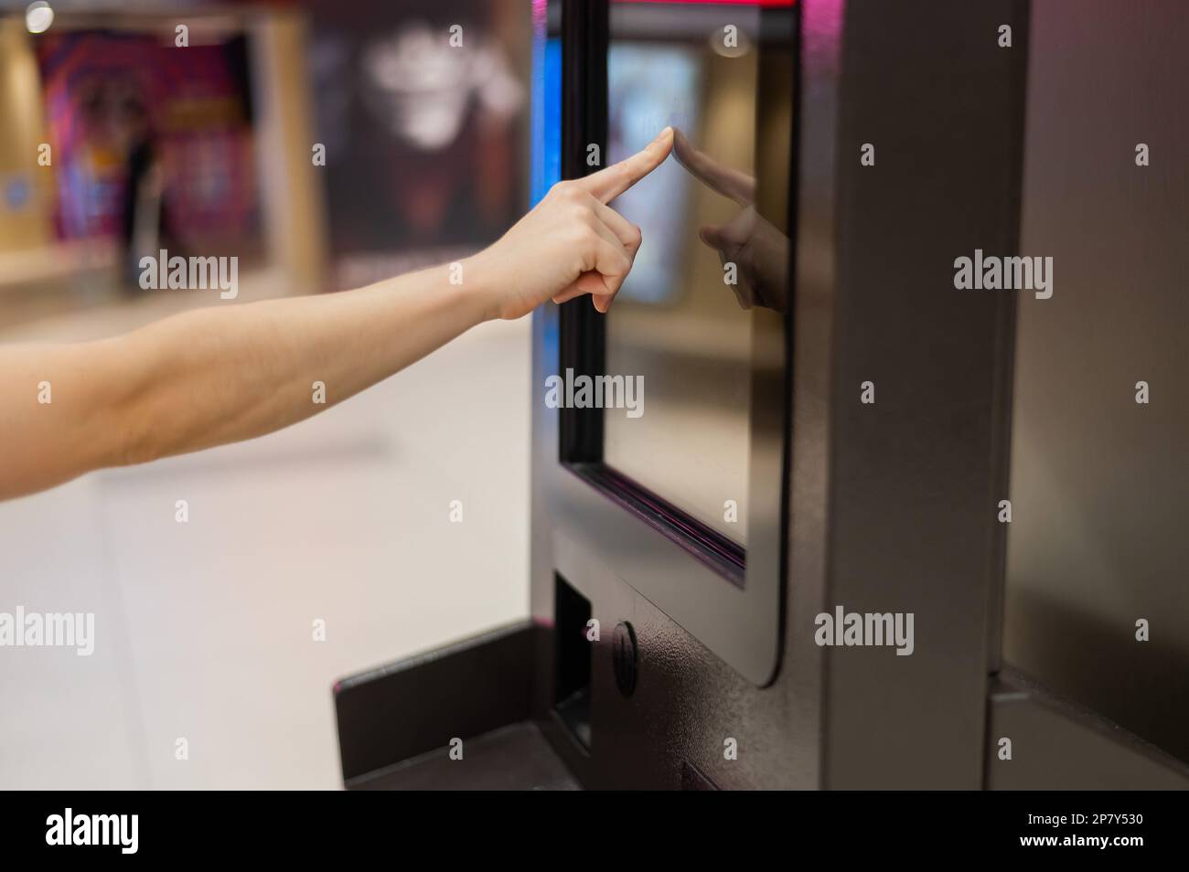 Using payment terminal enter hi-res stock photography and images - Alamy
