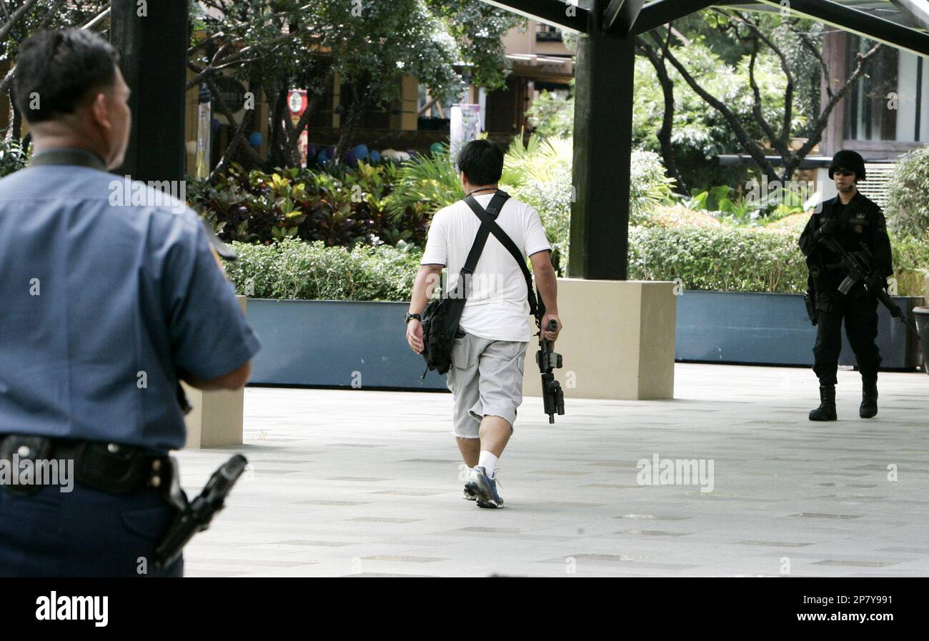 Responding police officers search for robbery suspects following a ...