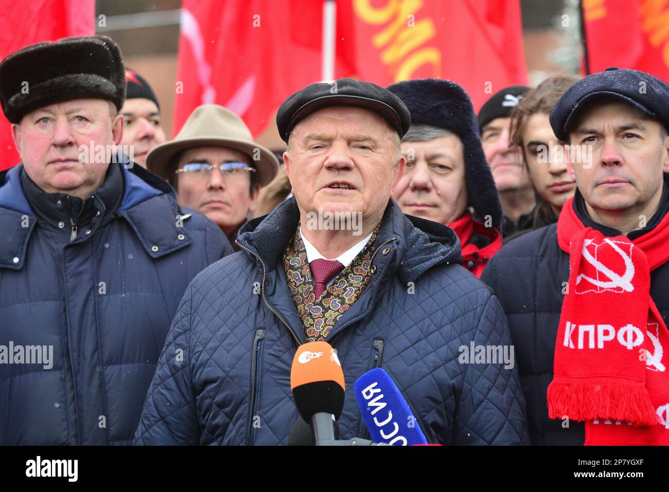 The ceremony of laying flowers by the leadership of the leftist parties ...