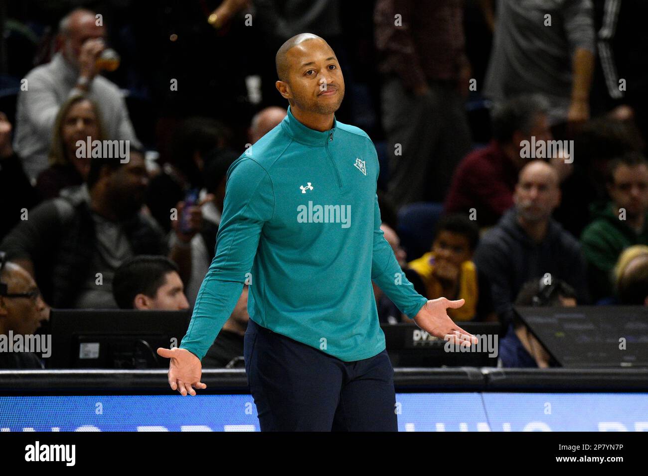 UNC Wilmington head coach Takayo Siddle gestures during the second half ...