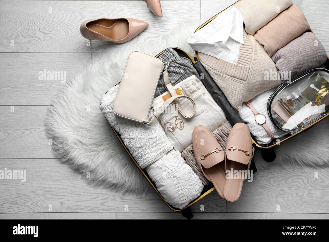 Handbag open top view hi-res stock photography and images - Alamy