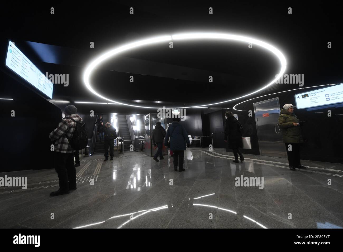 'Moska. Passengers at the Big Circle Line (BKL) station of the Moscow ...
