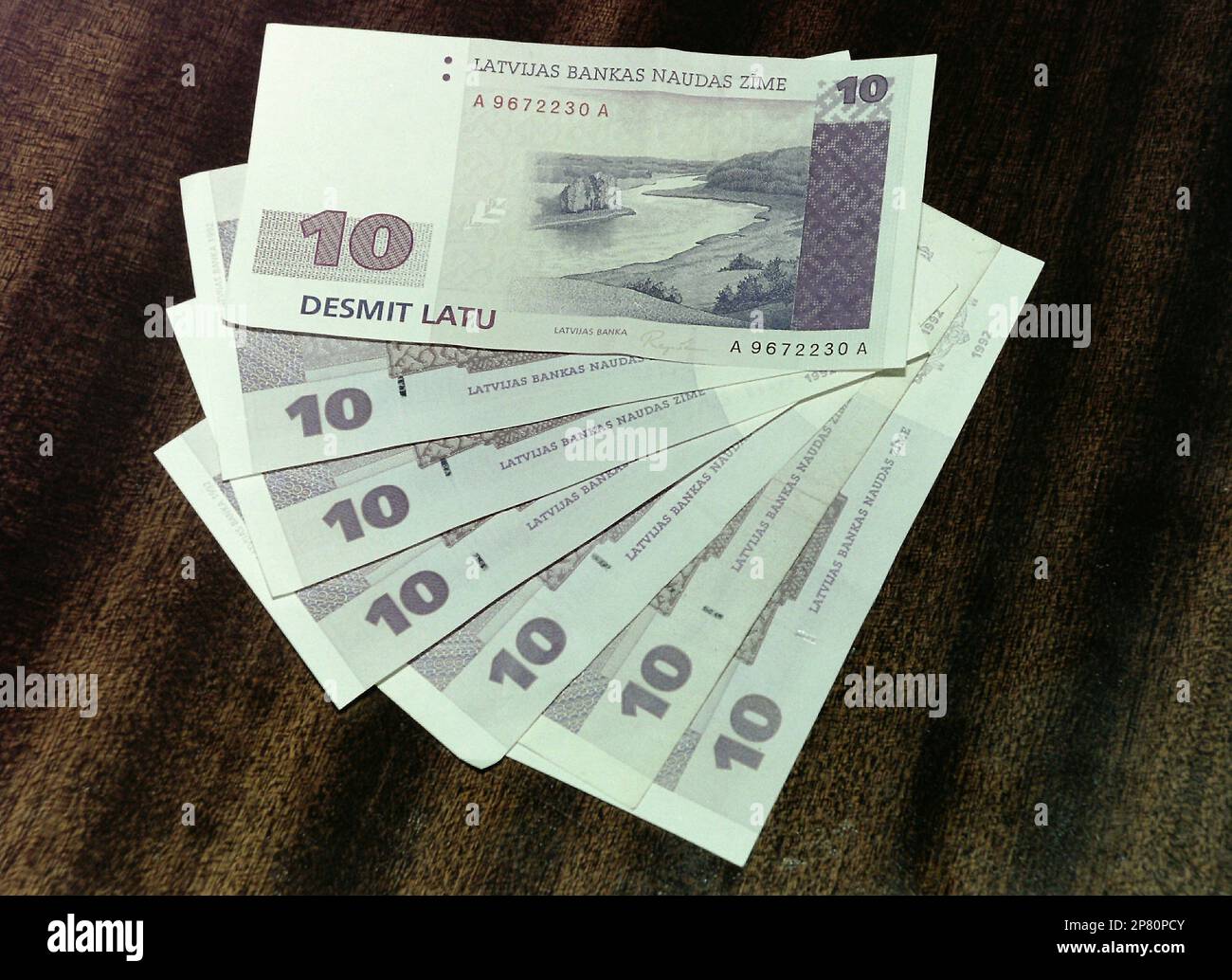 Cash in circulation hi-res stock photography and images - Alamy