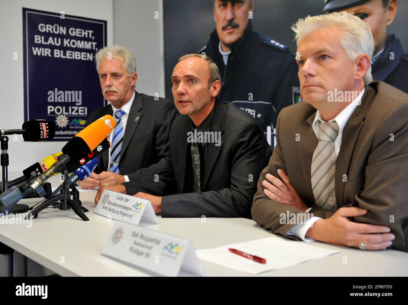 Thomas Hendele, Landrat des Kreises Mettmann, Wolfgang Siegmund, Leiter der Mordkommission und ...