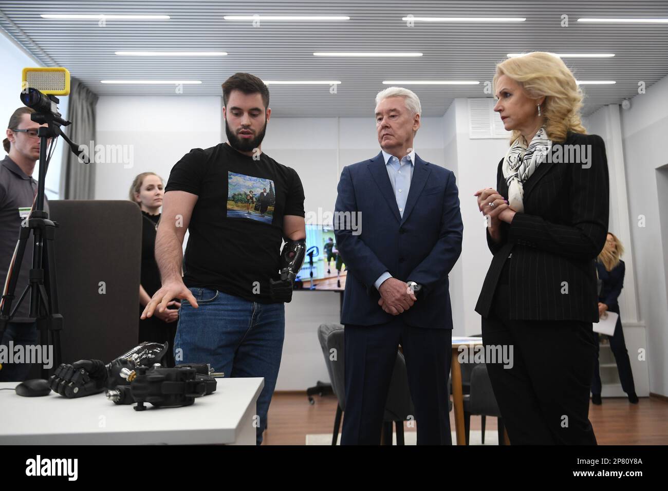 Moscow. Moscow Mayor Sergei Sobyanin (center) and Russian Deputy Prime ...
