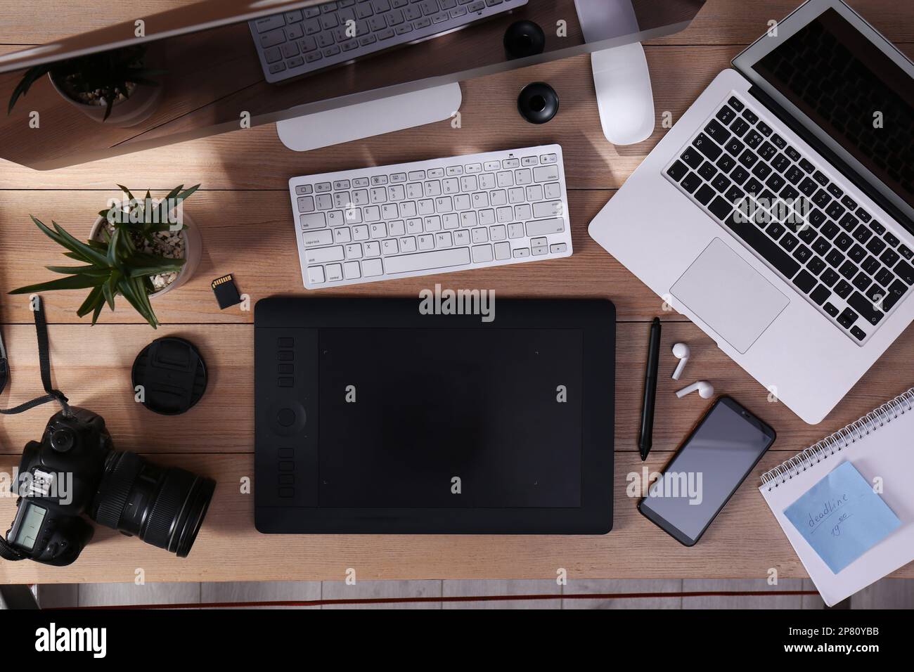 Editing table hi-res stock photography and images - Alamy