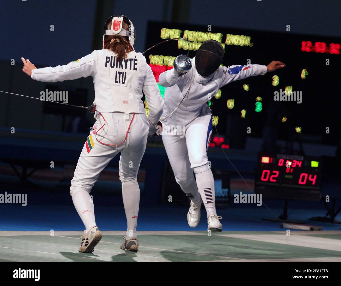 Vanessa Galantine of France, right, and Namida Puikyte of Lithuania ...
