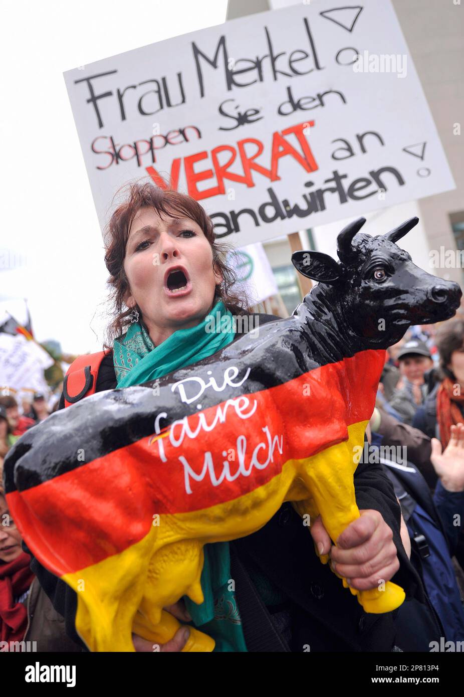 Milchbaeuerin Angelika Mueller protestiert am Freitag, 2. Oktober 2009 ...