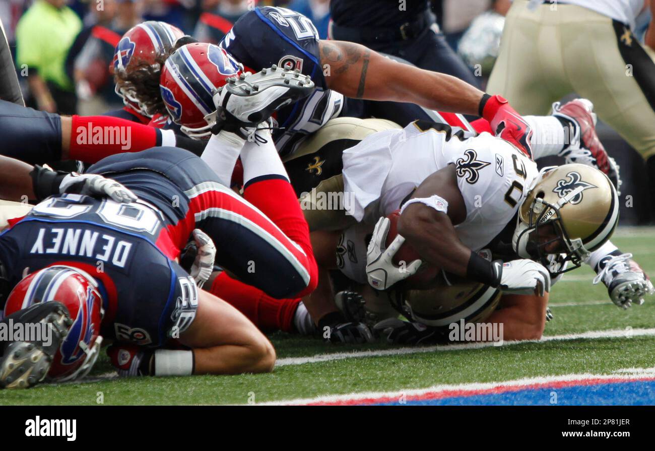 New Orleans Saints' Lynell Hamilton (30) scores a touchdown against the ...