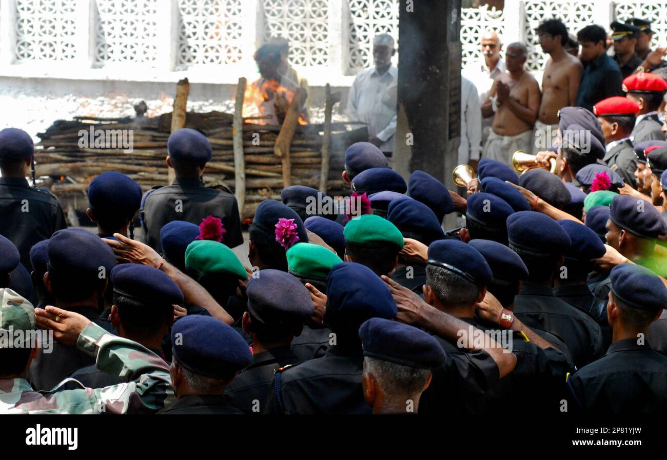 Army personnel perform final rites during the cremation of Army Major ...