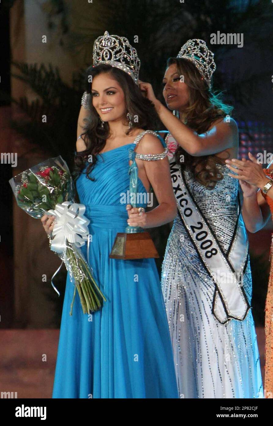 Jimena Navarrete, left, from the Mexican State of Jalisco, is crowned ...
