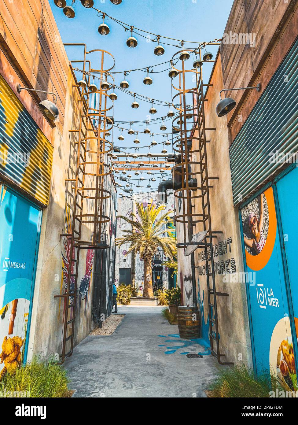 La Mer Beach and beachfront shops La Mer Central in Dubai, United Arab ...