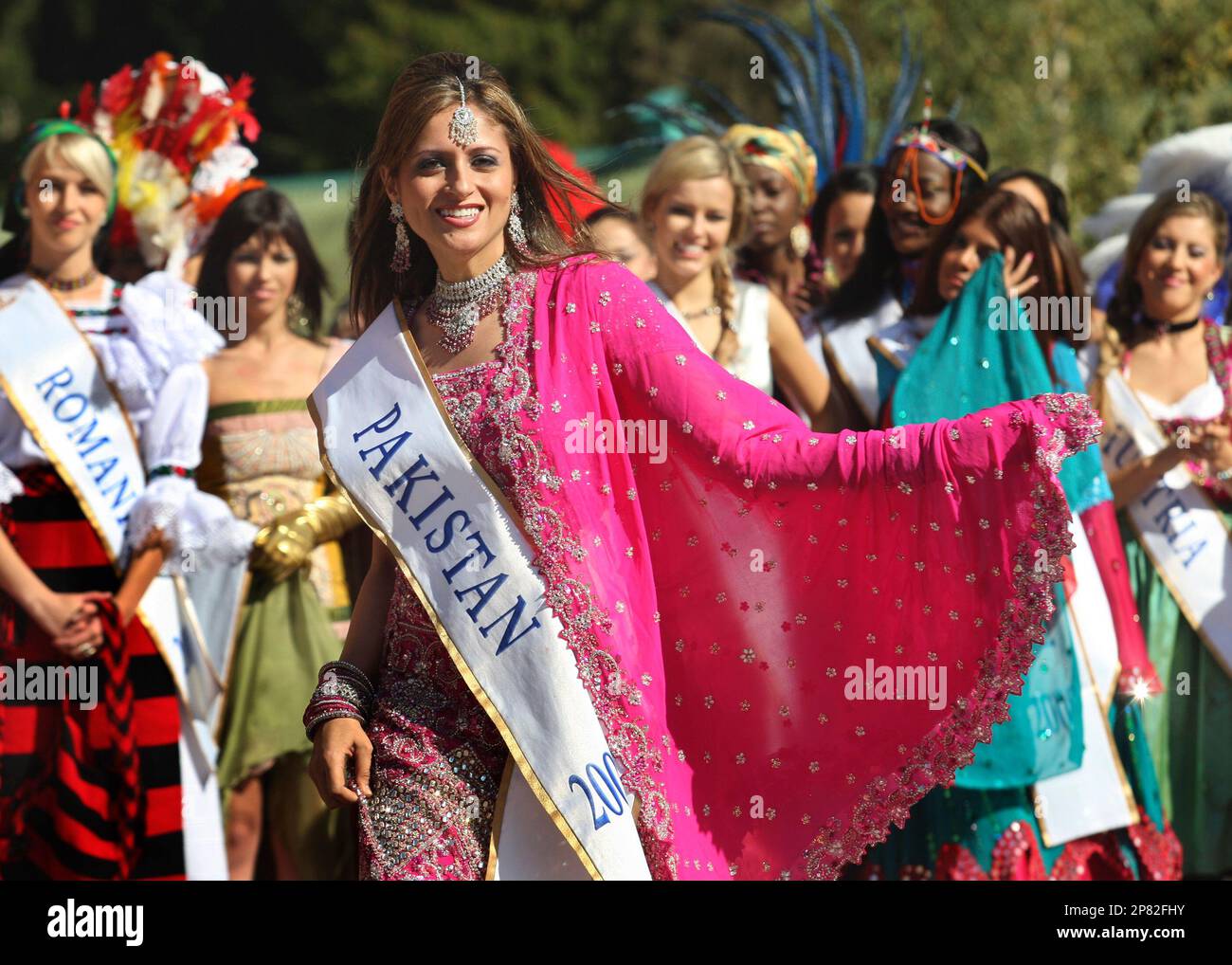 Participants of "Miss Intercontinental-2009" beauty contest Pakistan's ...